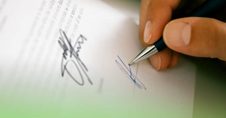Perbedaan Paraf dan Tanda Tangan yang Wajib Anda Tahu